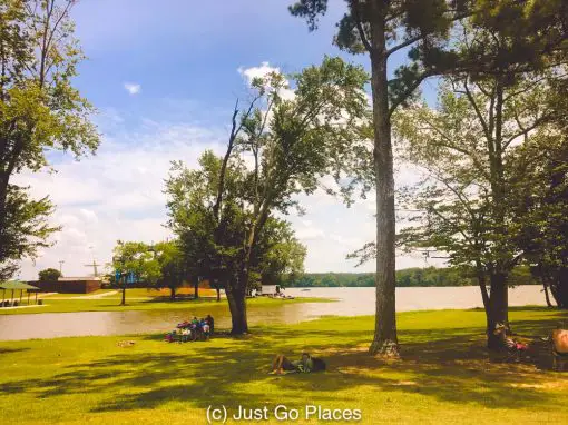 Things to Do in Decatur Alabama For Foodies, Families & History Lovers